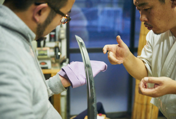 How does the Japanese sword bend?