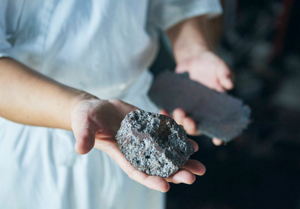 How does the Japanese sword bend?