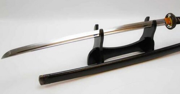 Decorative_Sword_vs_The_Functional_Sword_6-600x315w.jpg