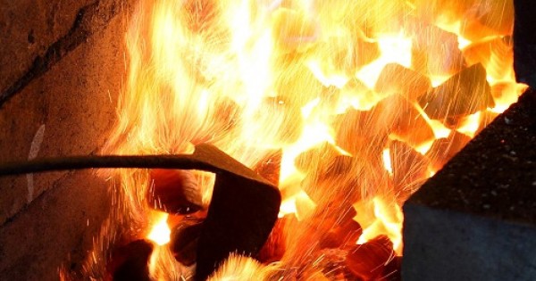 Heat treatment method of japanese sword