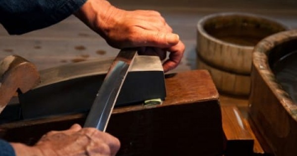 About polishing the Japanese samurai sword