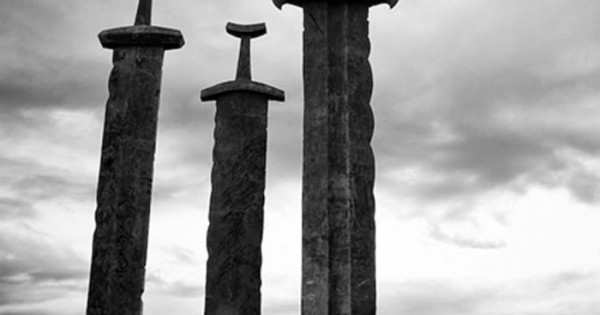 HISTORY AND ORIGINS OF THE BRONZE SWORD