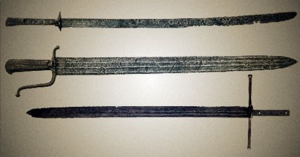 Double-Edged Katana: Blending Traditional Craft with Modern Design